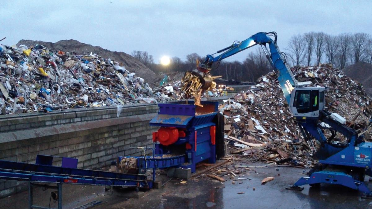 Who shreds more efficiently? Stationary vs. mobile shredders | Vecoplan