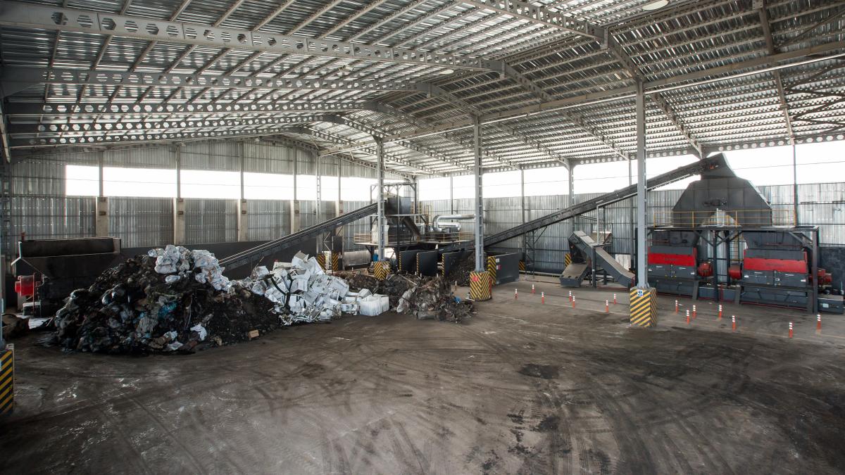 Complete plants for mechanical material processing