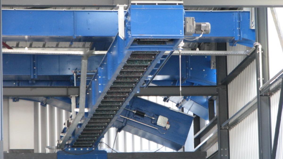 VKU - Chain conveyor with lower belt conveying | Vecoplan